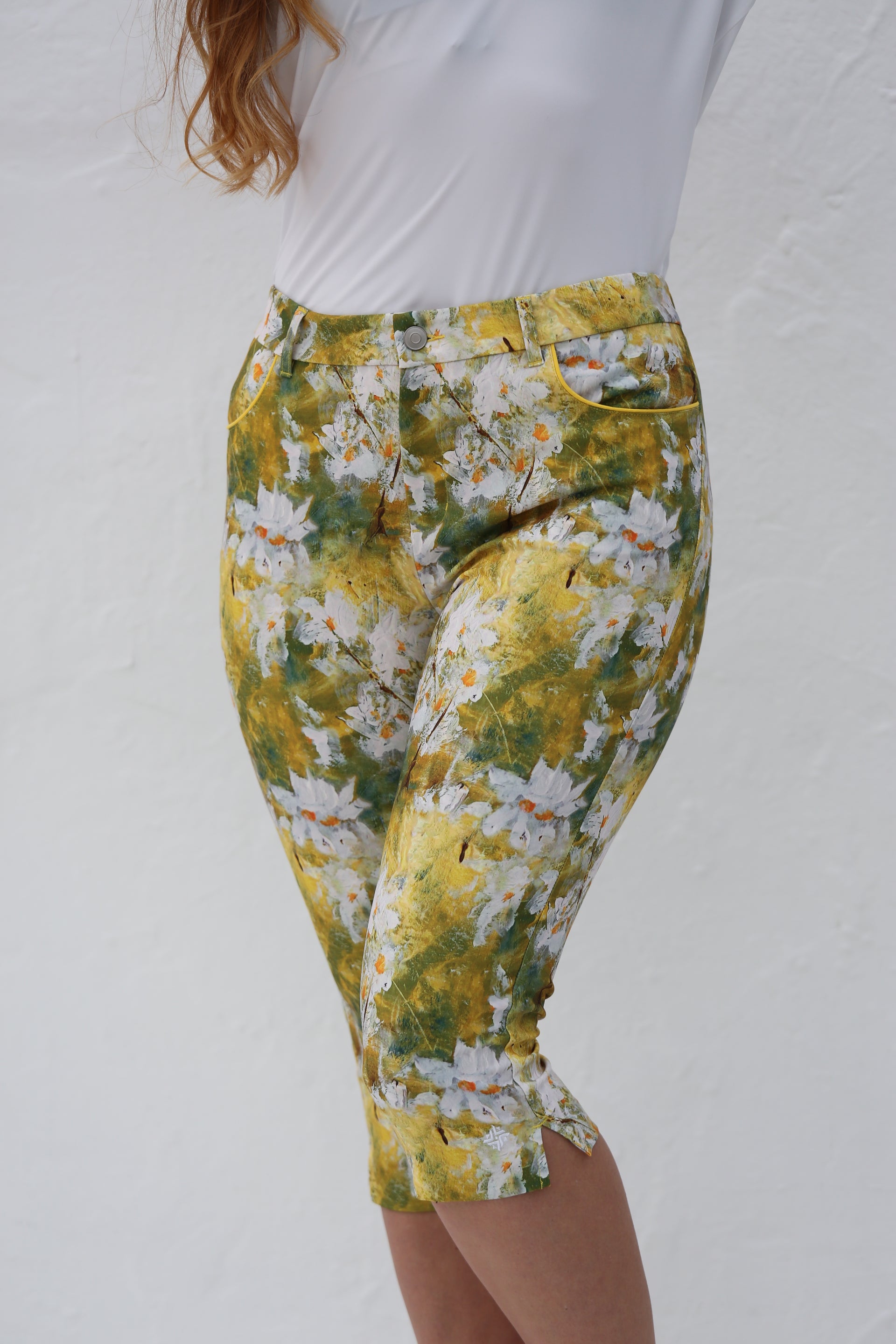 Women's Golf Pedal Pushers - Daisies – FAMARA